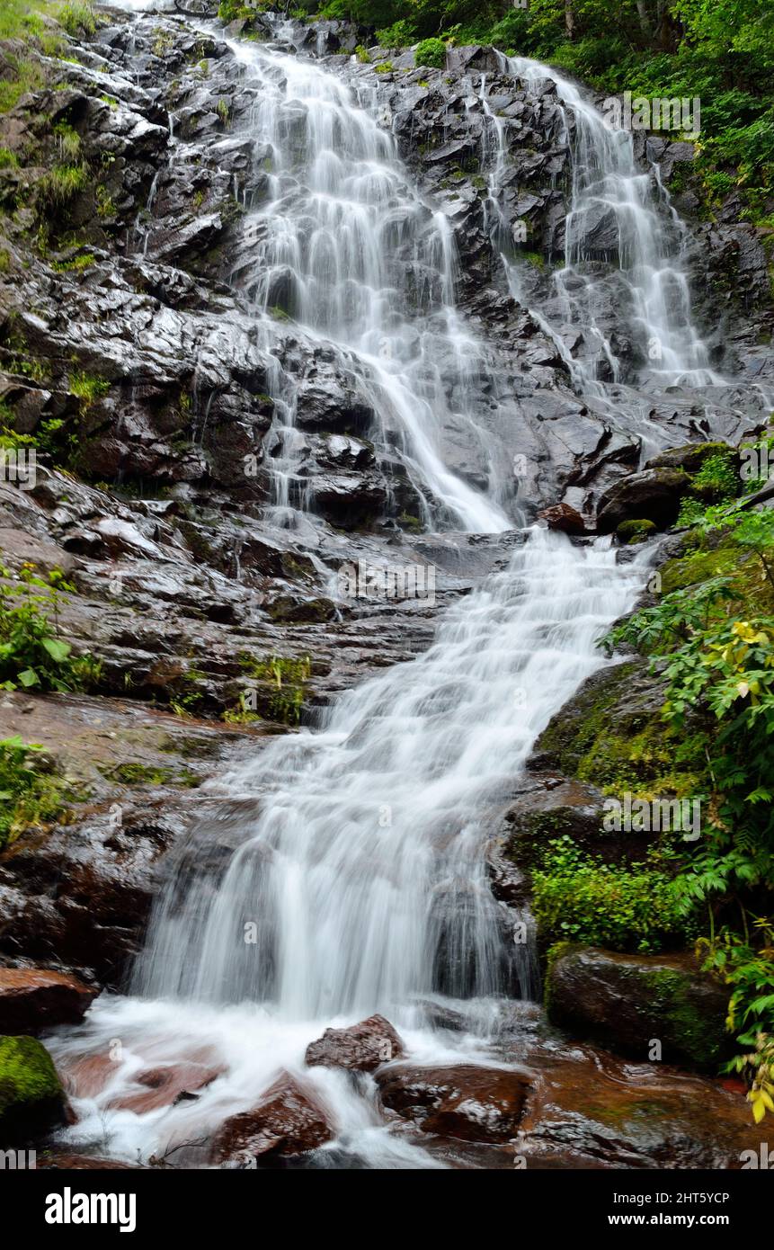 Beautiful shot streaming waterfall hi-res stock photography and images ...