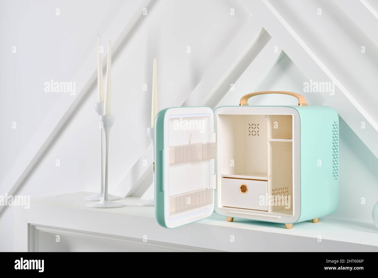 Mini freezer hi-res stock photography and images - Alamy