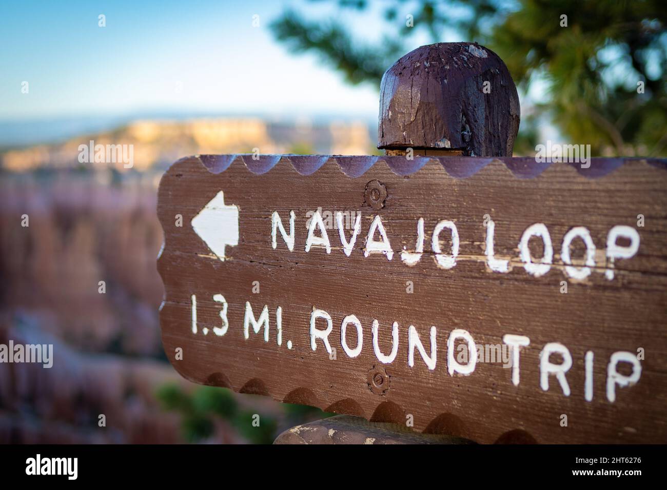 Navajo Loop sign at Bryce Canyon National Park in Utah Stock Photo - Alamy