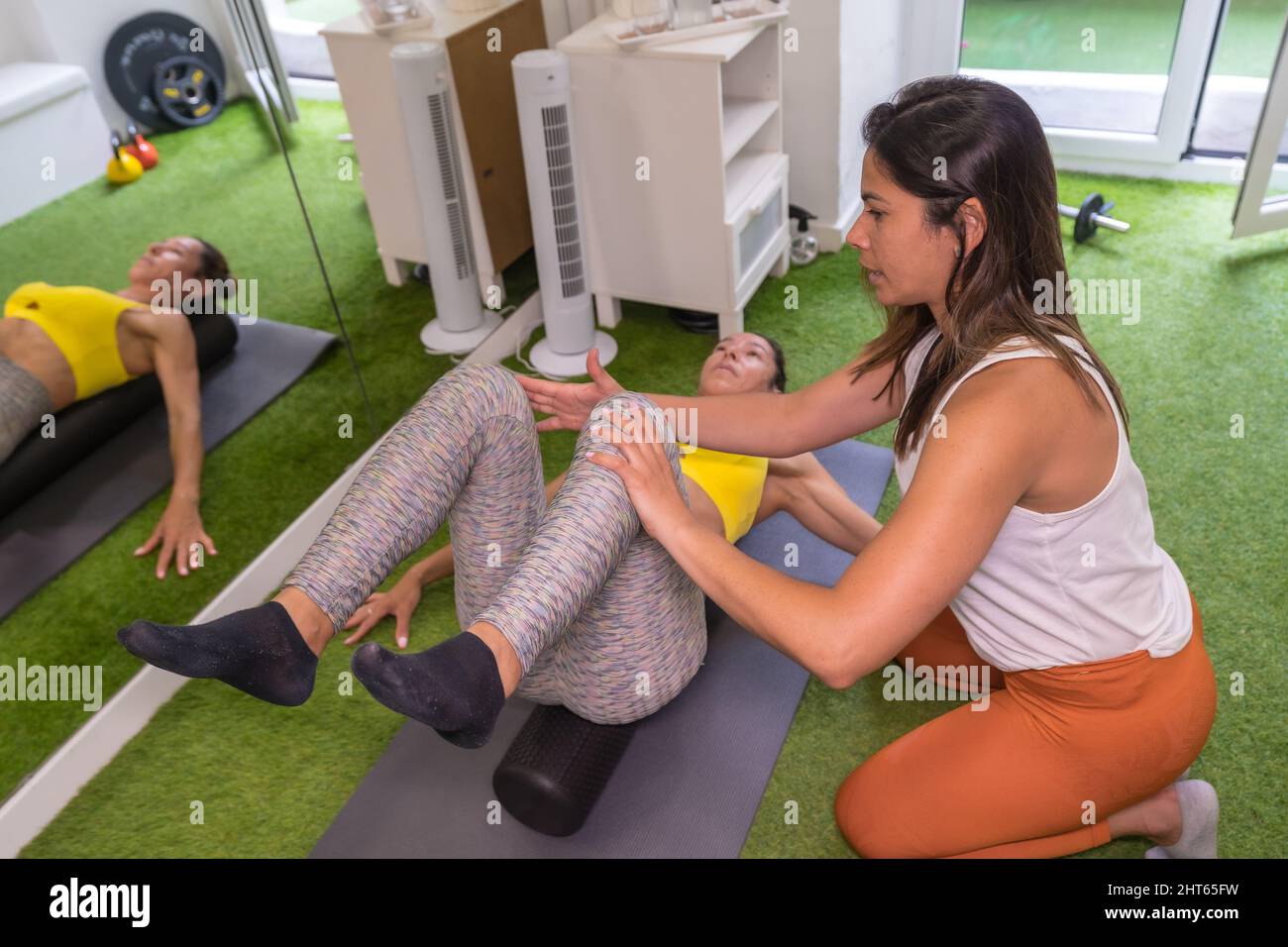 Stretching girls woman in sport hi-res stock photography and images - Alamy