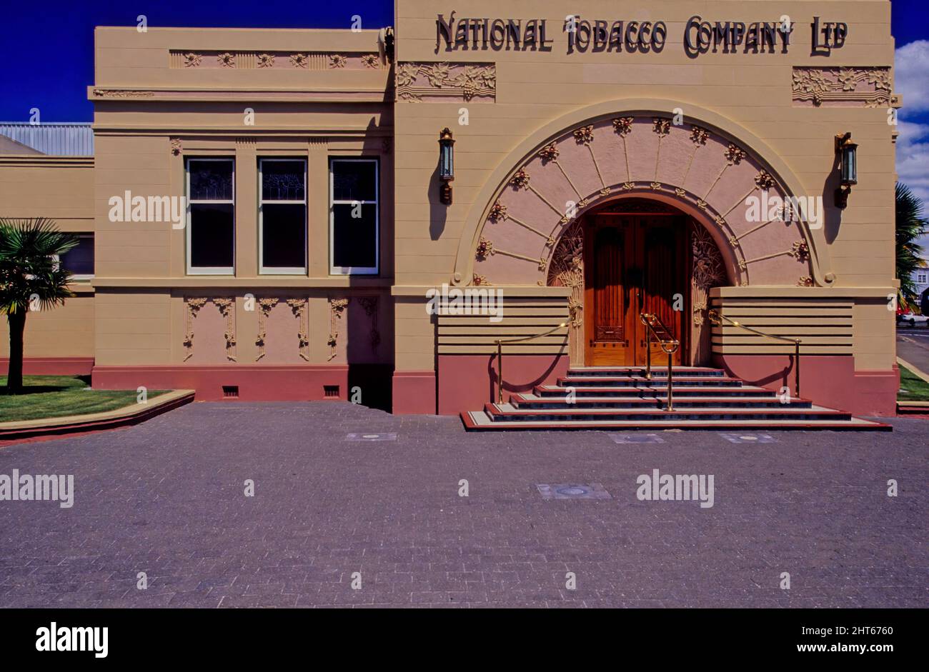 Napier, is a city on the eastern coast of the North Island of New ...