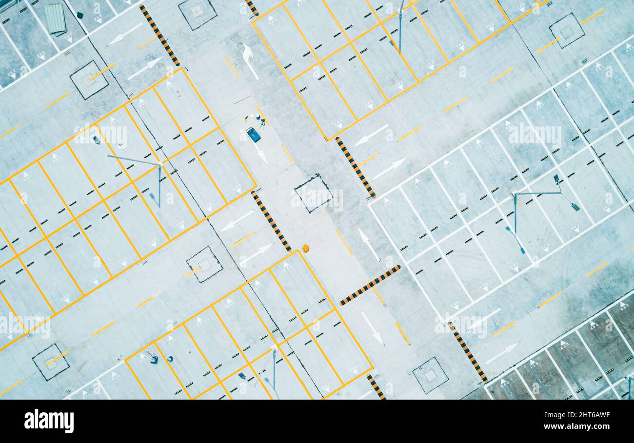 Aerial top down shot of an empty car parking lot Stock Photo - Alamy