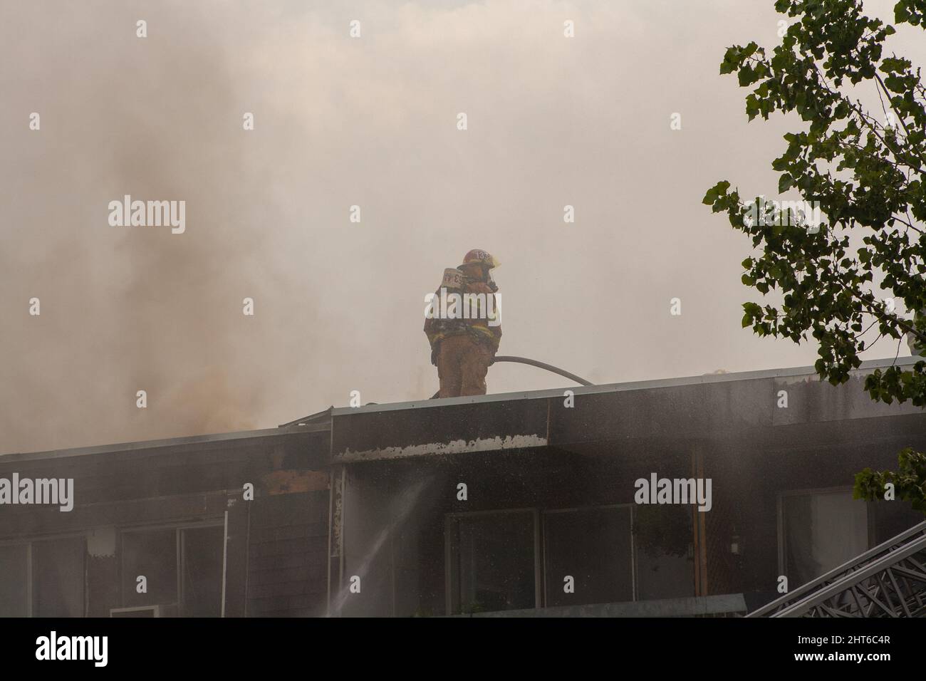 Firefighter on building roof hi-res stock photography and images - Alamy