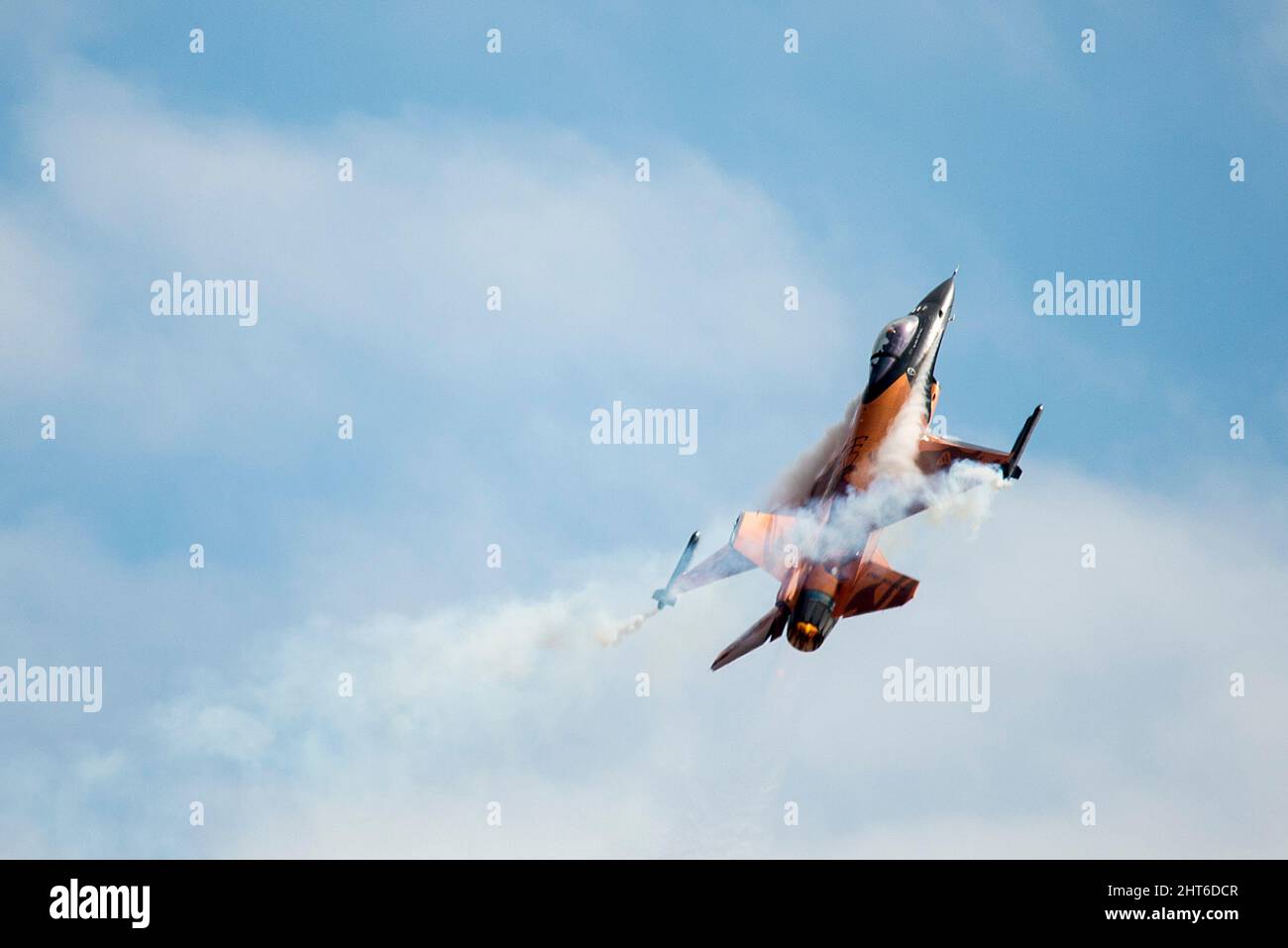 Dutch F-16 solo display team Stock Photo - Alamy