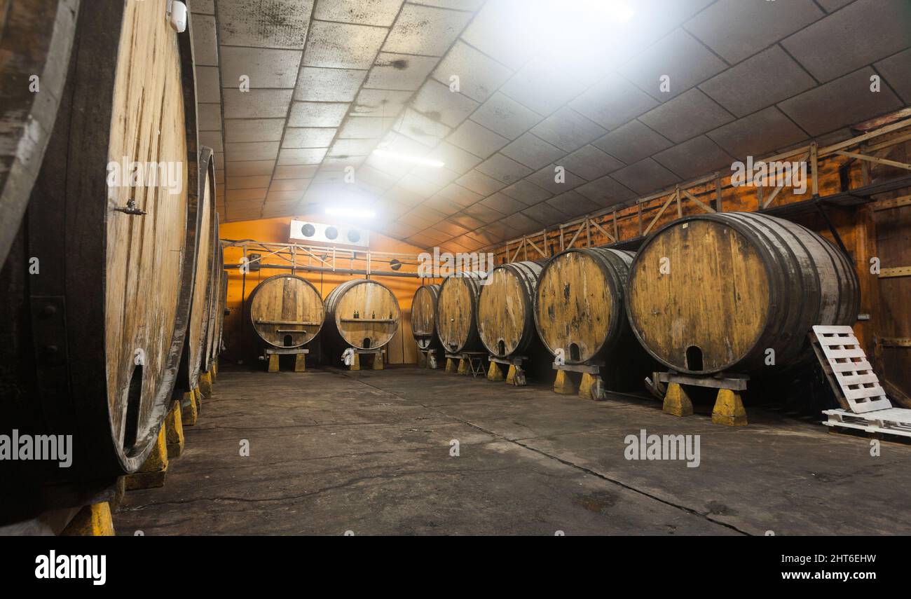 Barrel production process hi-res stock photography and images - Alamy