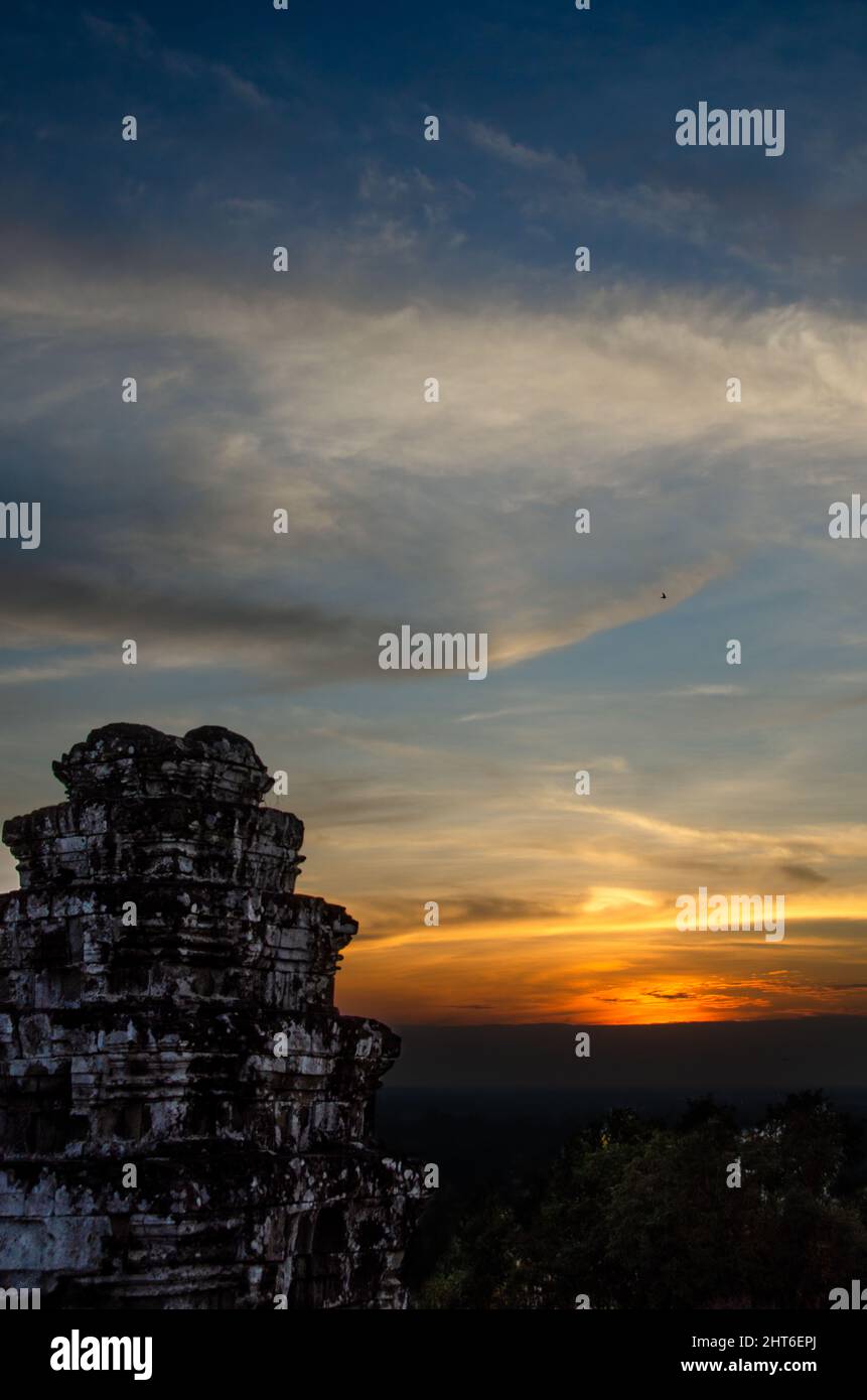 Beautiful sunset from an ancient Buddhist temple "Angkor Wat Stock ...