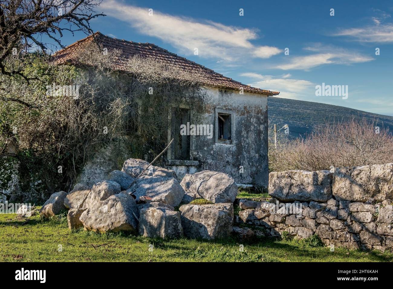 Old abandoned stone building in the countryside Stock Photo - Alamy