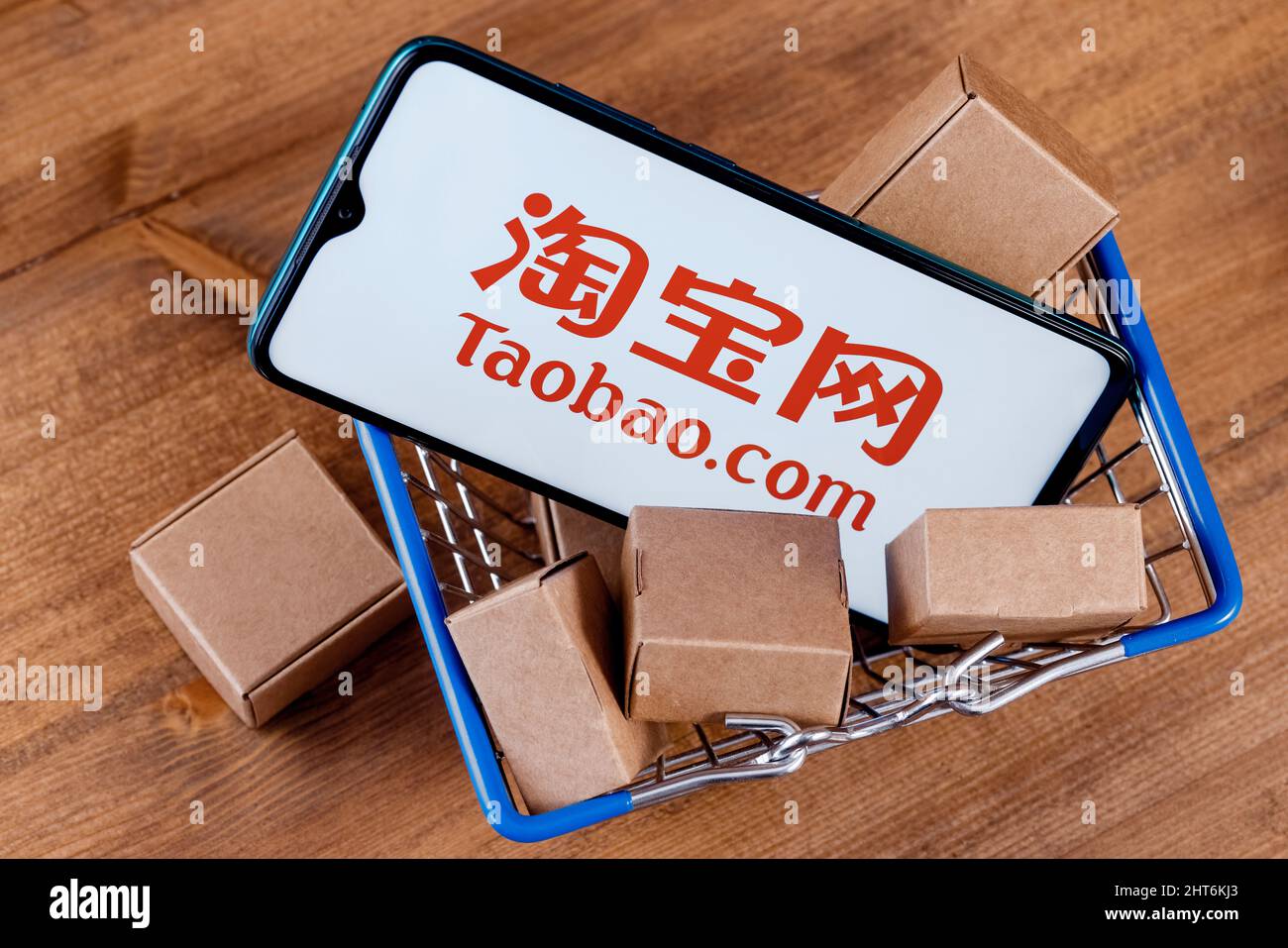 Cardboard boxes on platform hi-res stock photography and images - Alamy