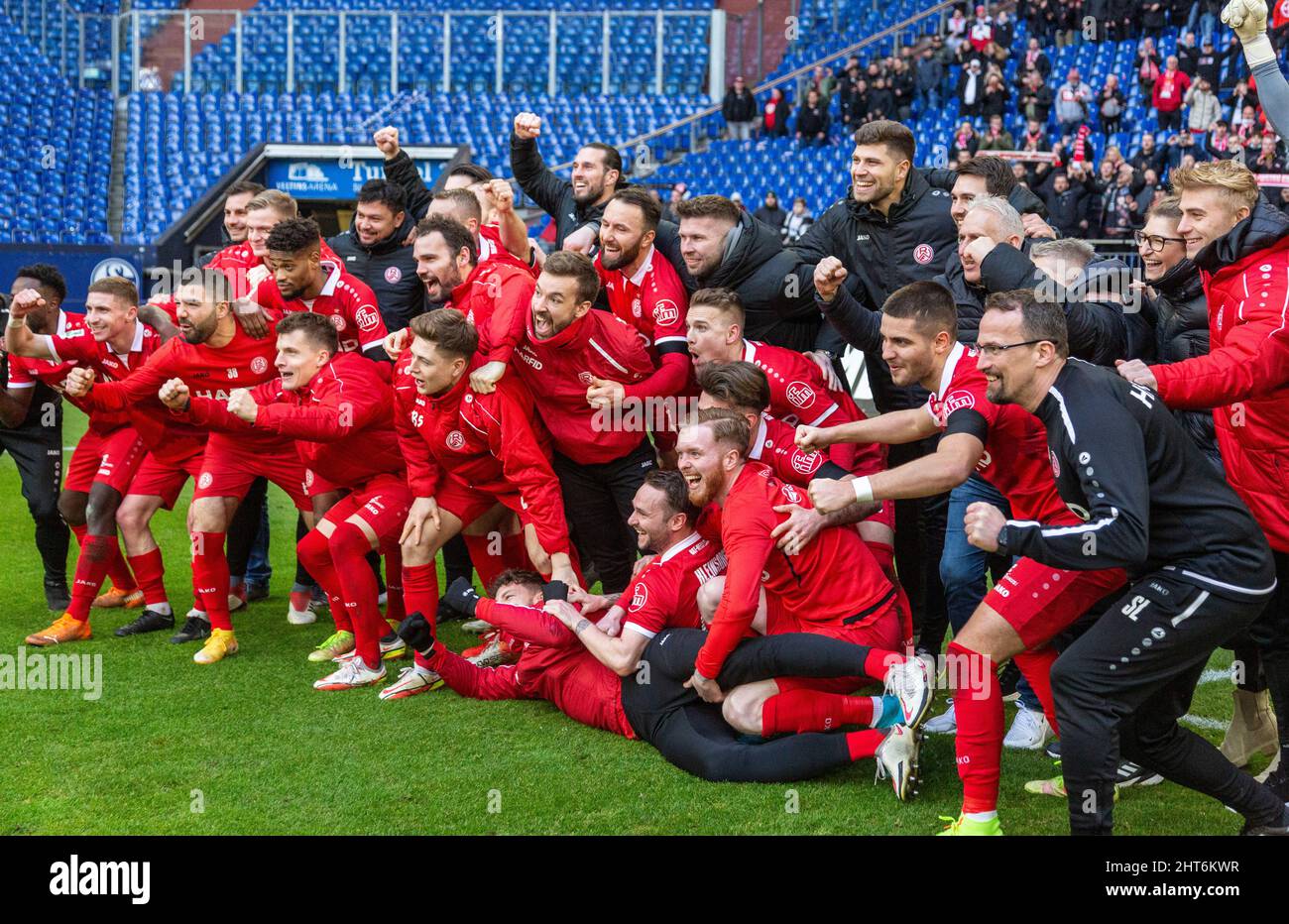 Trainer footballer hi-res stock photography and images - Alamy