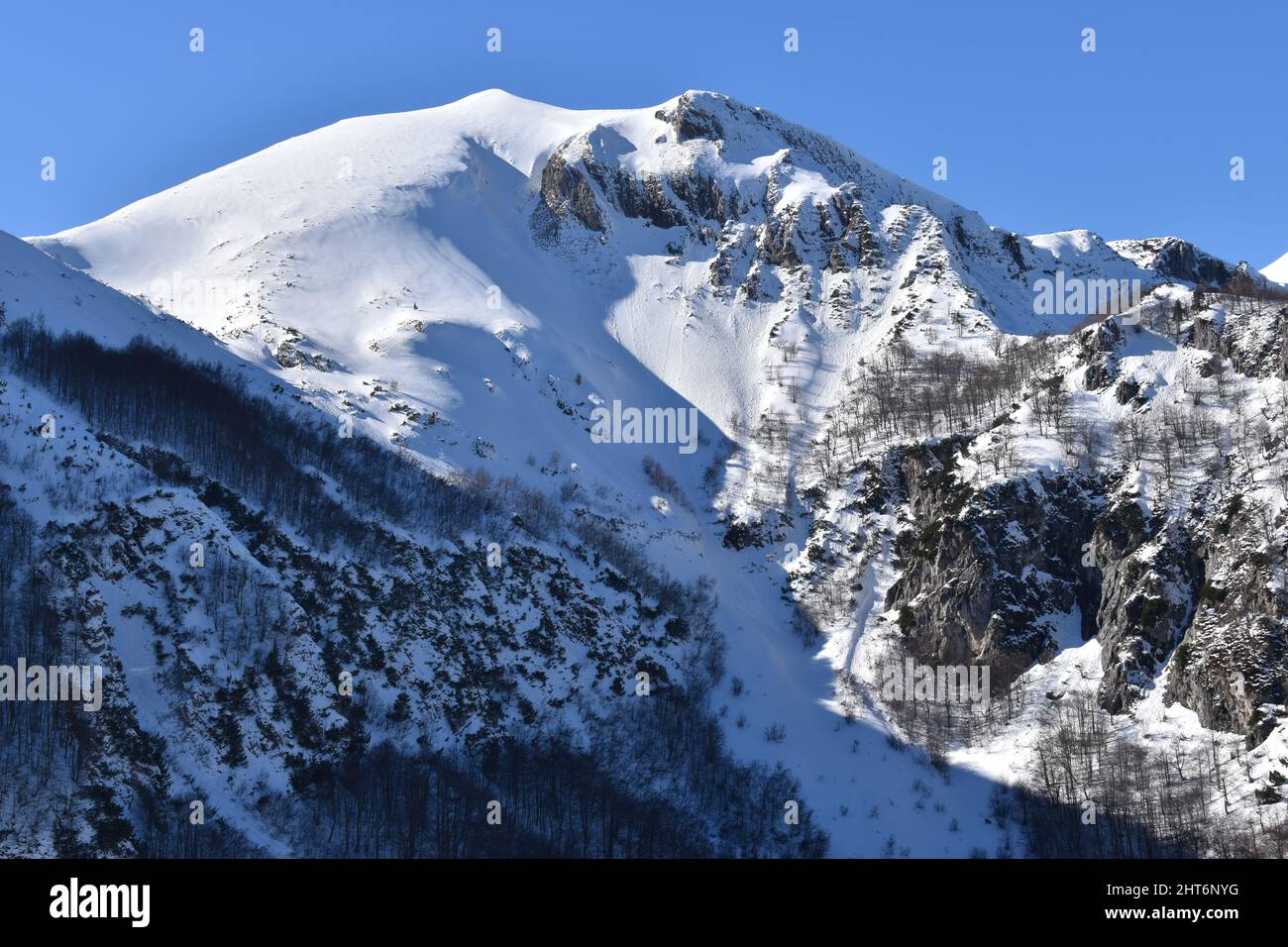 Winter hiking on Zelengora mountain, Bosnia Stock Photo - Alamy