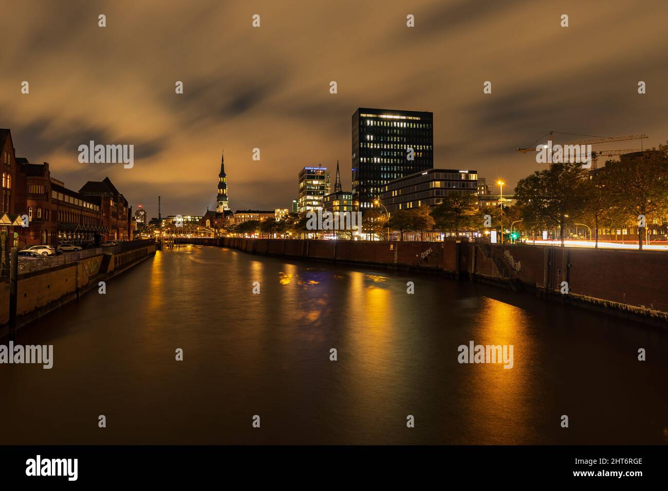 Beautiful view of river and buildings at night in Hamburg, Germany ...