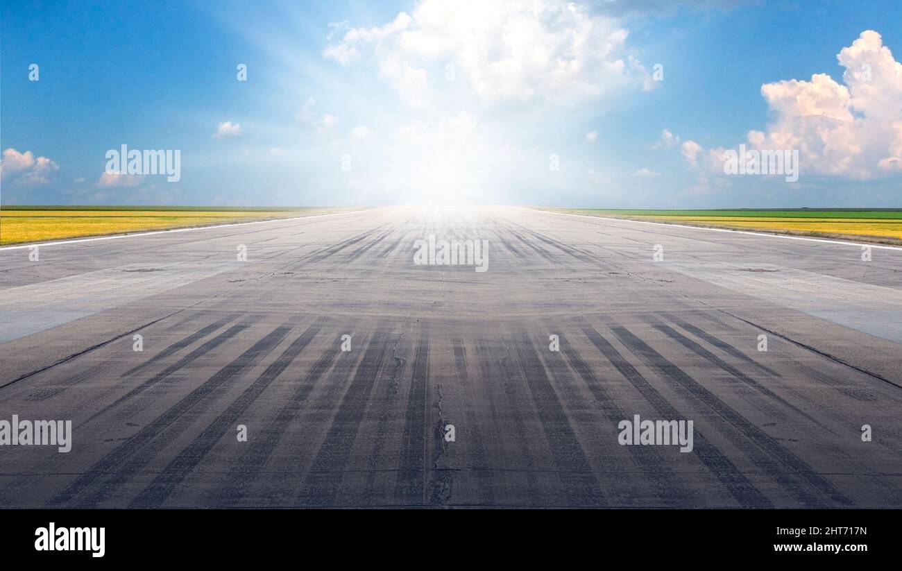Empty airport runway concept hi-res stock photography and images - Alamy