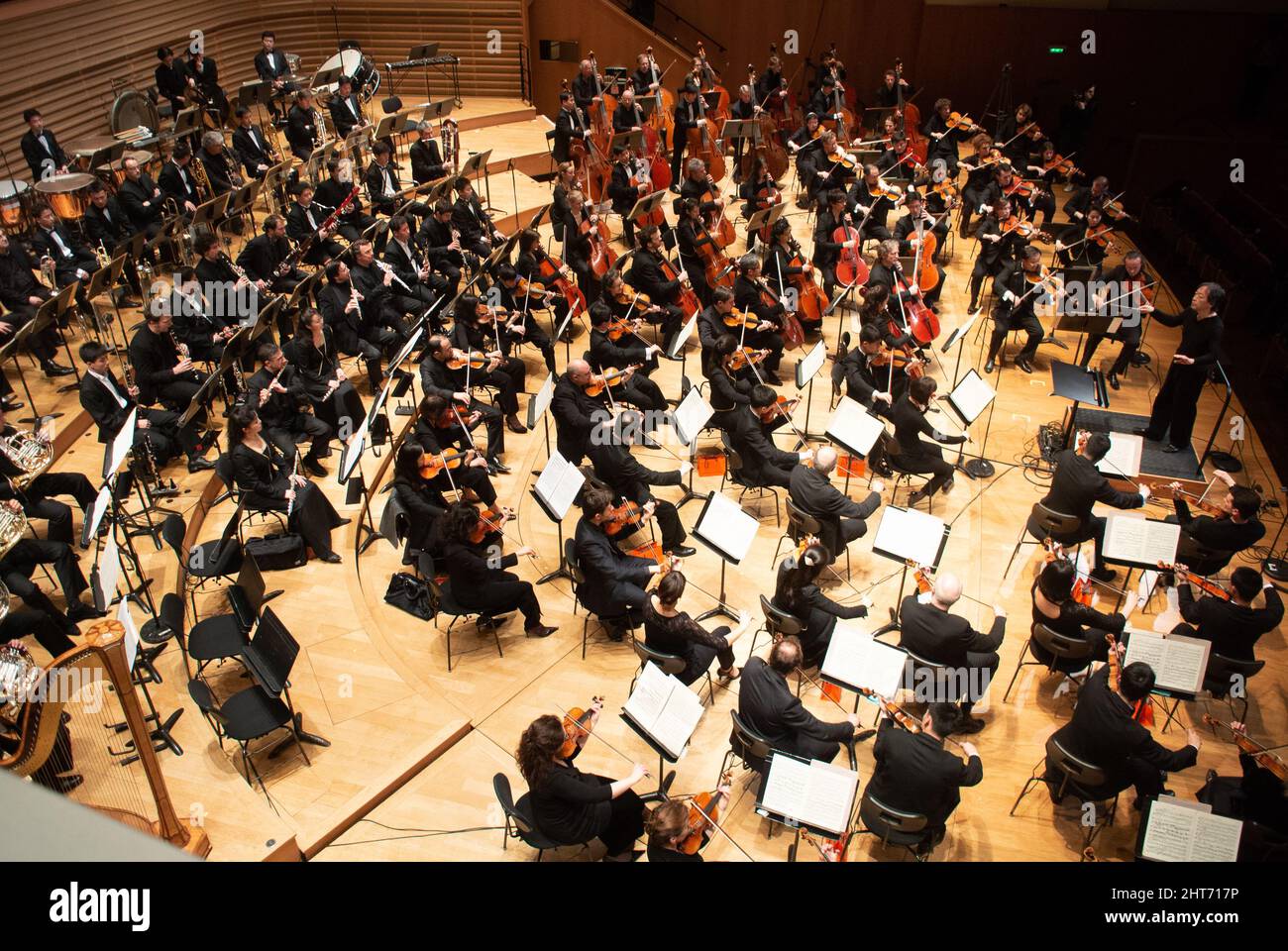 North korea south concert hi-res stock photography and images - Alamy