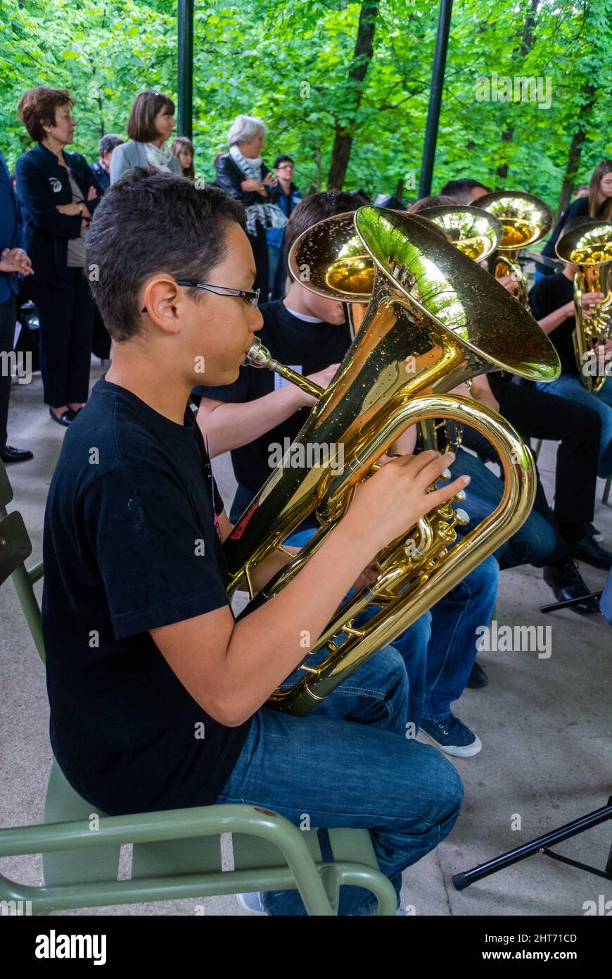 Teens musical instruments hi-res stock photography and images - Alamy