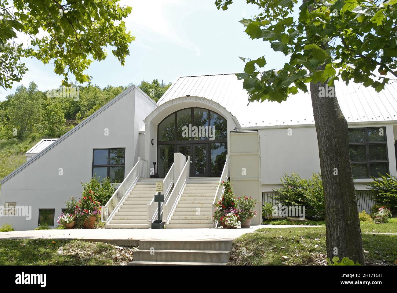 Closeup of a welcome center building at a local park in Missouri Stock ...