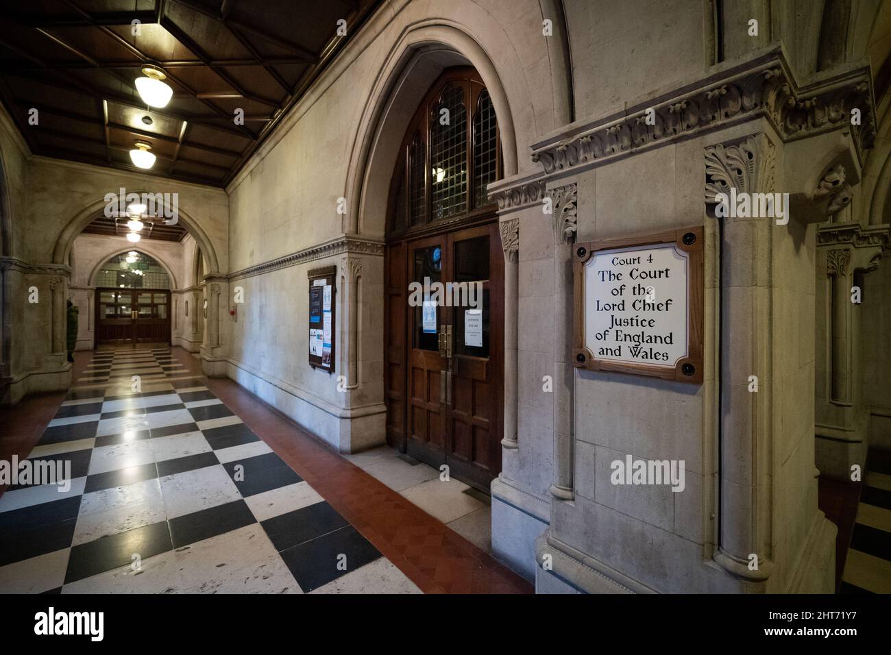 Court 4 The Court of the Lord Chief Justice of England and Wales sign ...