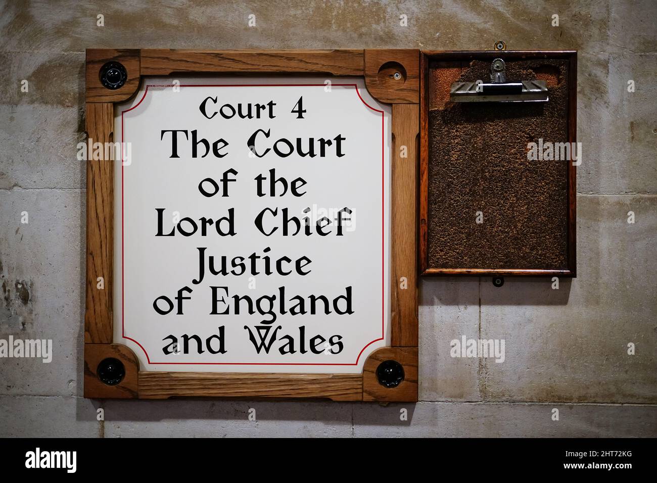 Court 4 The Court of the Lord Chief Justice of England and Wales sign ...