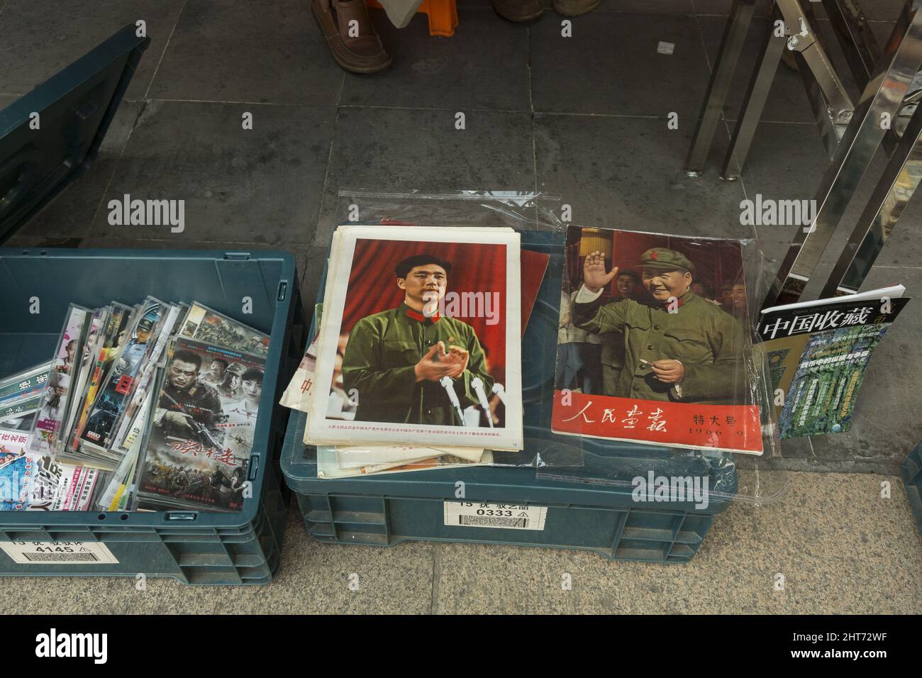 Cultural revolution china antique hi-res stock photography and images ...
