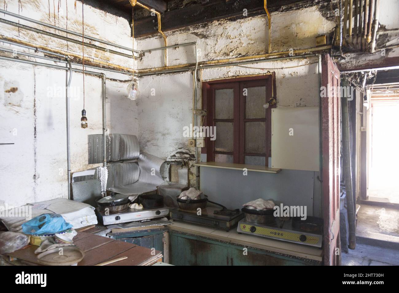 Old communal kitchen in Shanghai Stock Photo - Alamy