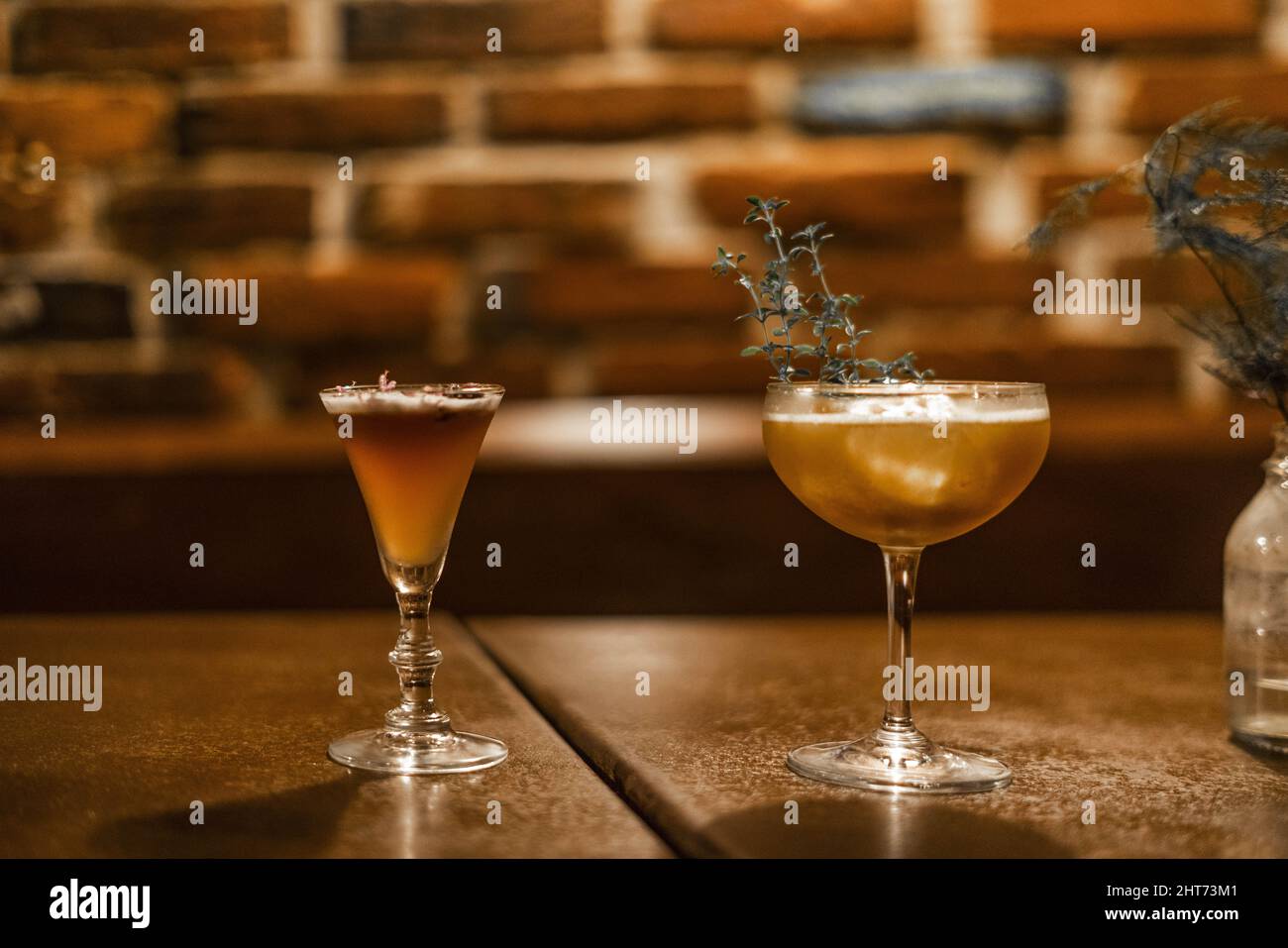 Cocktail bar background hi-res stock photography and images - Alamy