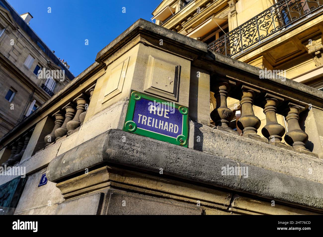 Paris street plates names on Haussmann building facade Stock Photo - Alamy