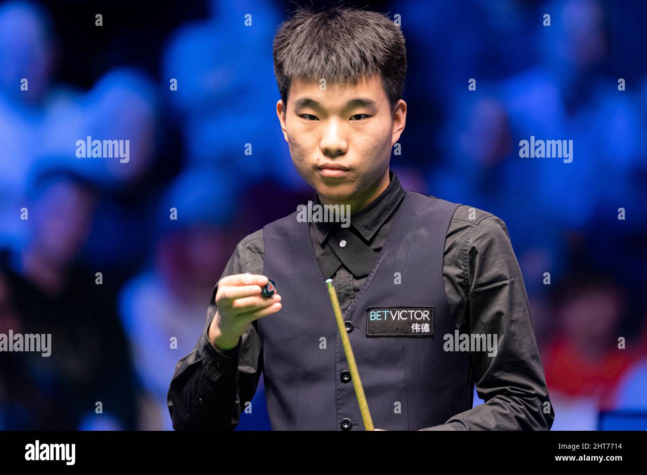 MILTON KEYNES, UNITED KINGDOM. 27th Feb, 2022. Ronnie O’Sullivan v Fan ...