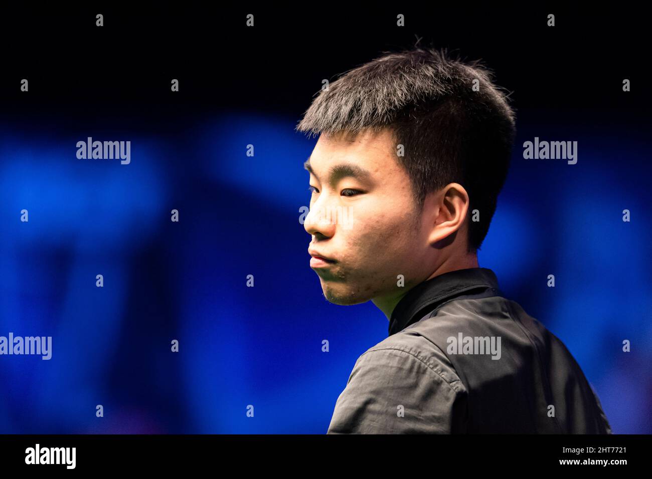 MILTON KEYNES, UNITED KINGDOM. 27th Feb, 2022. Ronnie O’Sullivan v Fan ...