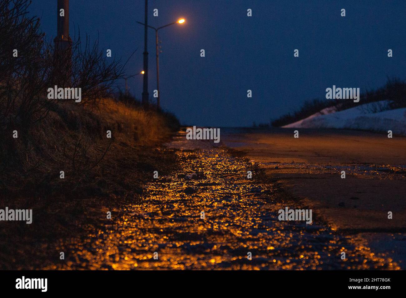 Wet night road hi-res stock photography and images - Alamy