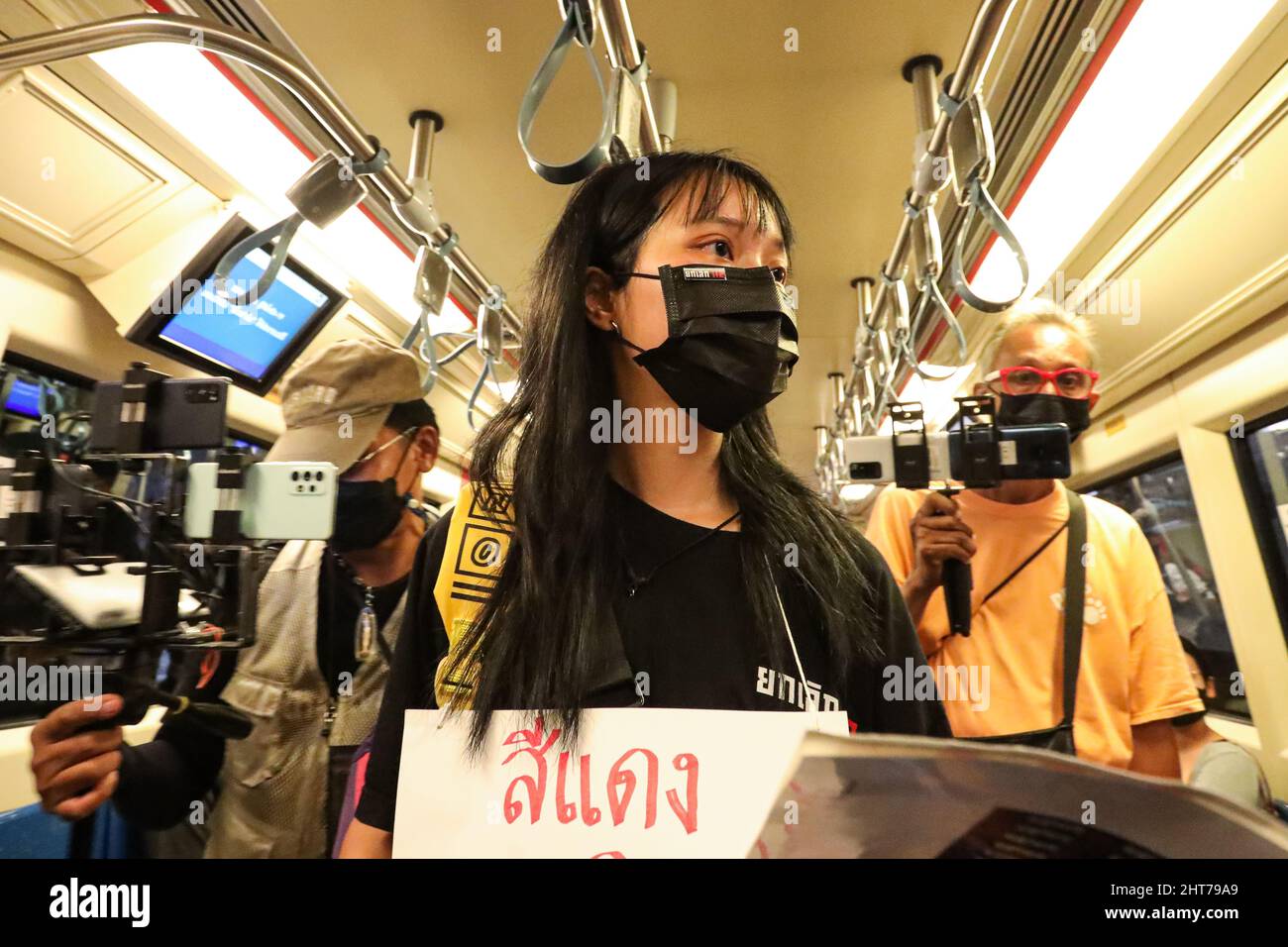 Tawan, Thaluwang group, conducted a ribbon poll on Article 112 (lese ...