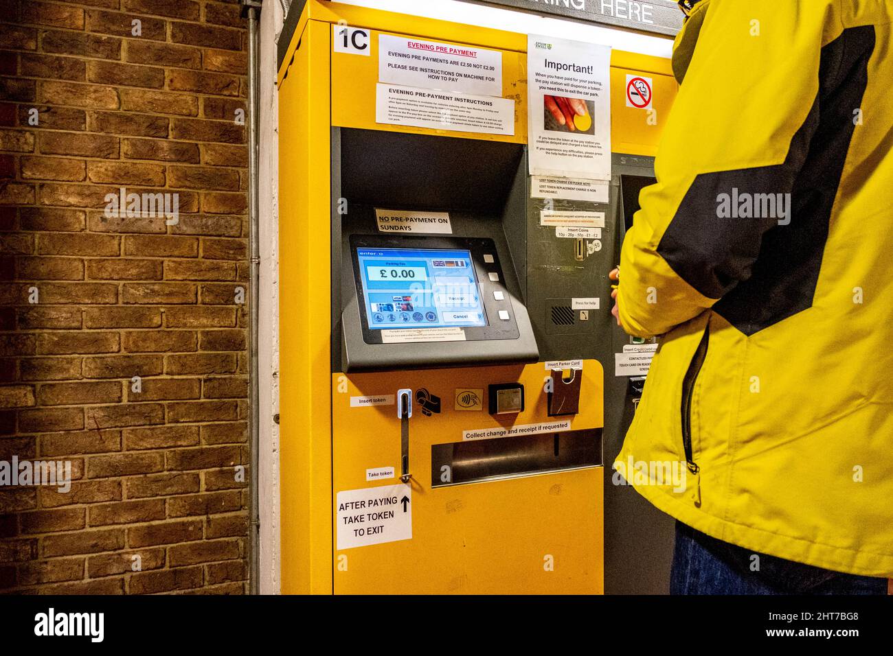 Payment machine hi-res stock photography and images - Alamy