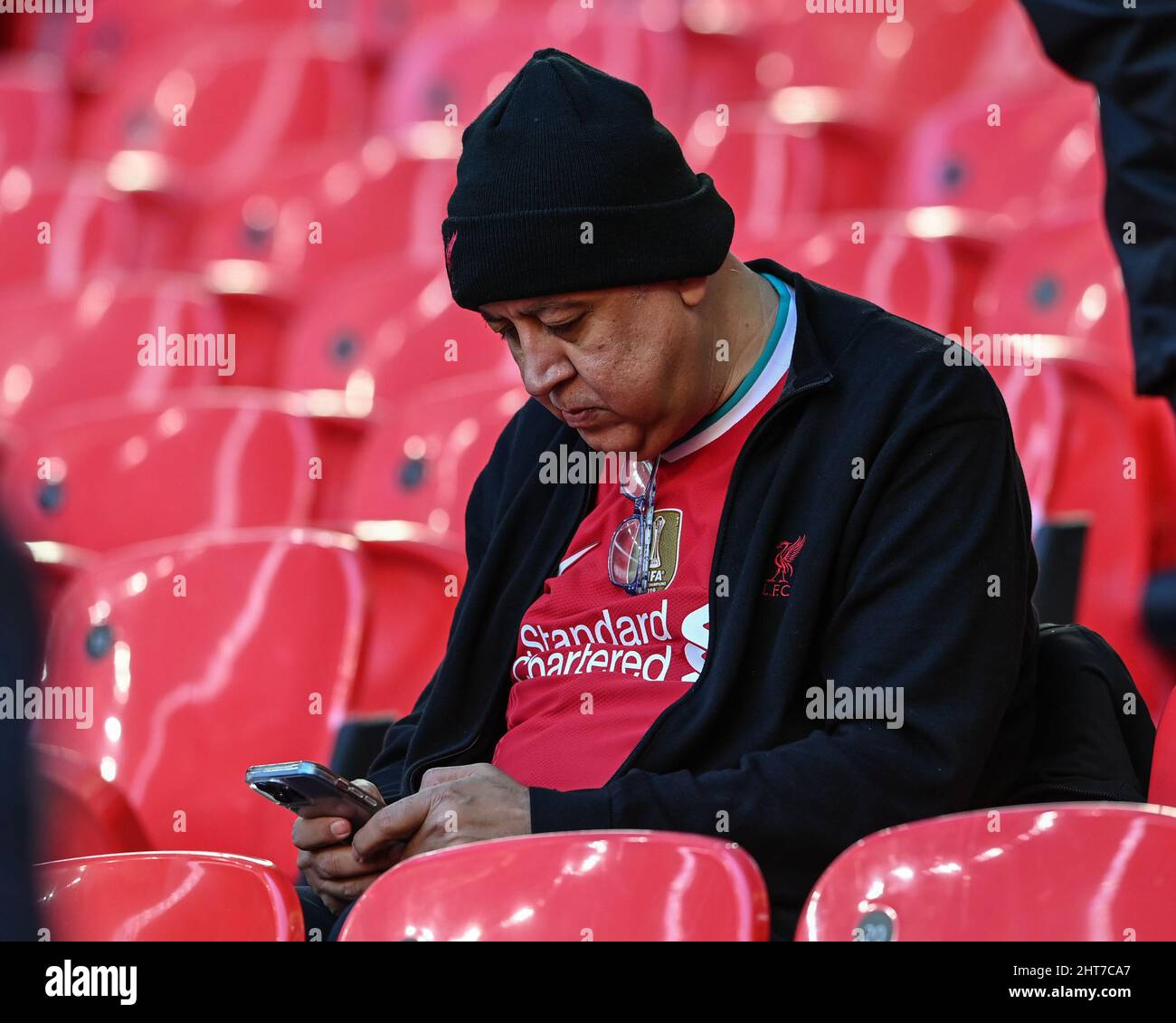 Chelsea liverpool crowd hi-res stock photography and images - Alamy