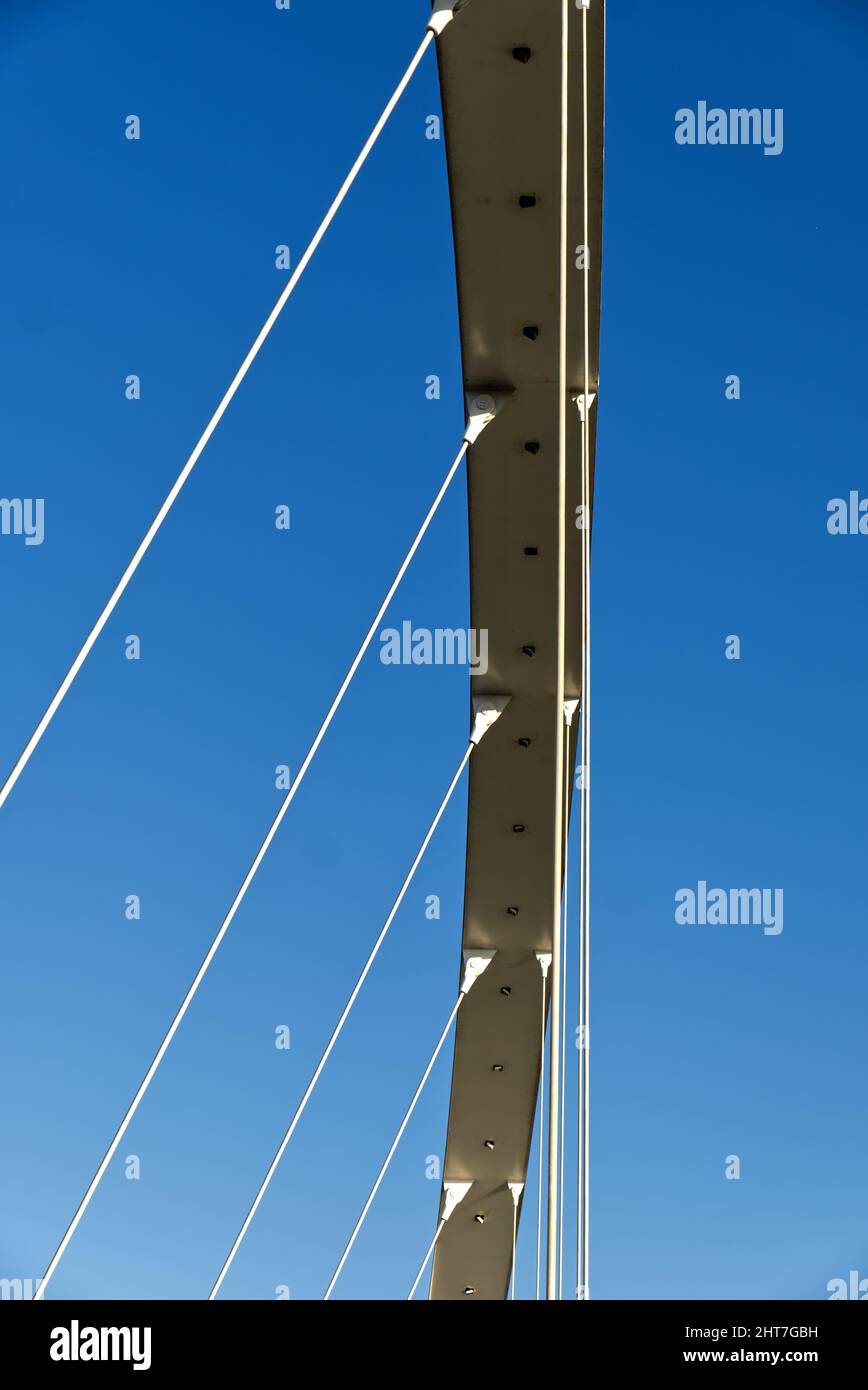 White bridge beams hi-res stock photography and images - Alamy