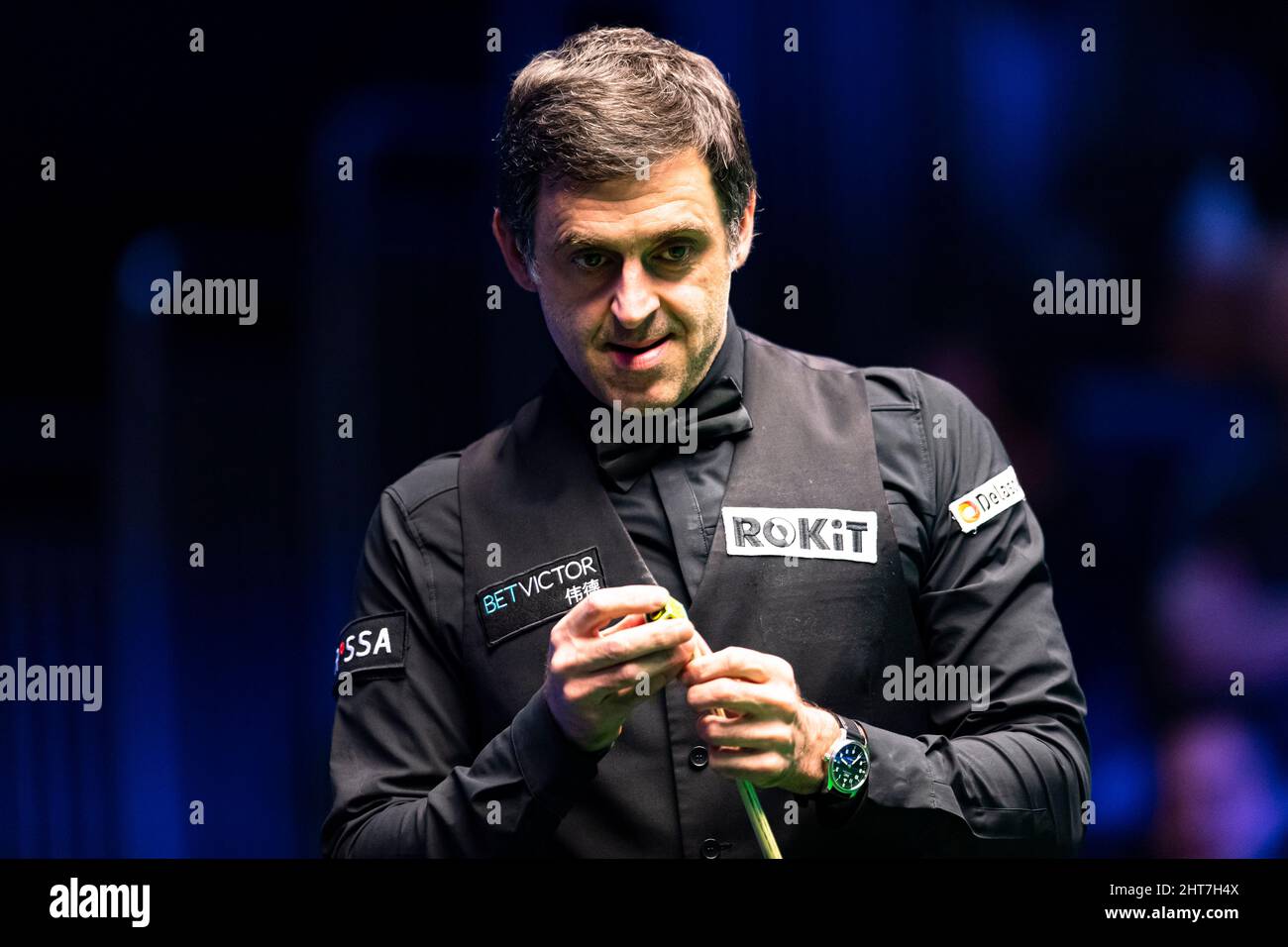 MILTON KEYNES, UNITED KINGDOM. 27th Feb, 2022. Ronnie O’Sullivan v Fan ...