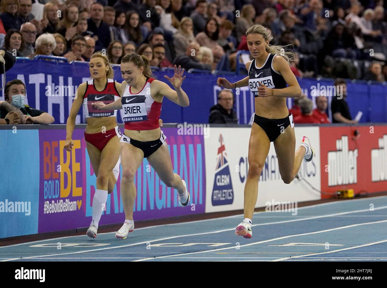 Wins womens 200 metres final hi-res stock photography and images - Alamy