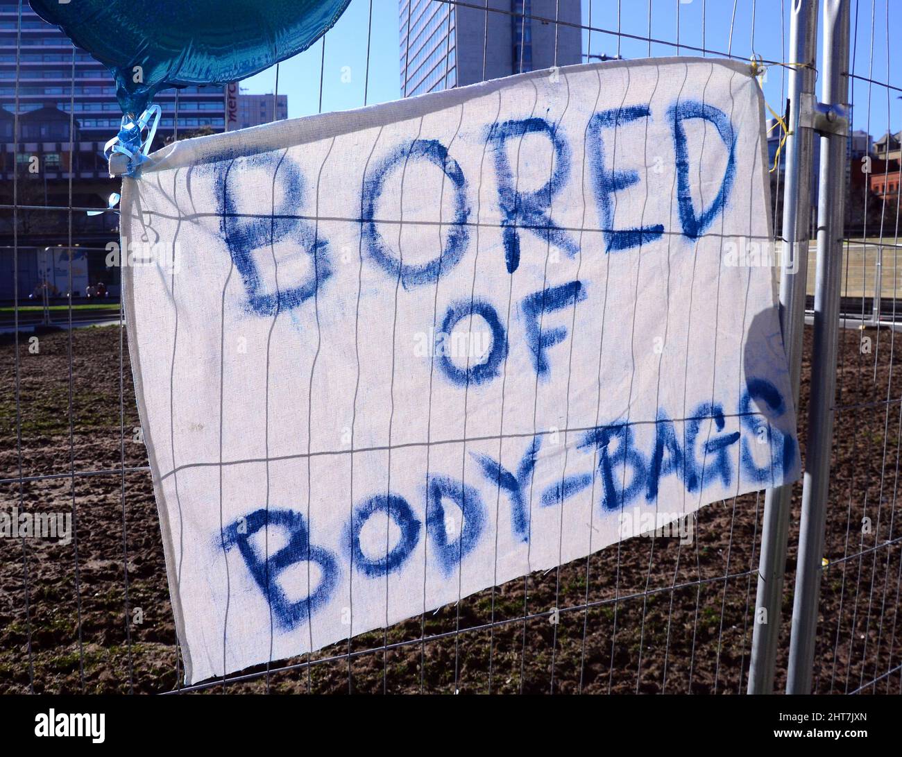 Body bags hi-res stock photography and images - Alamy