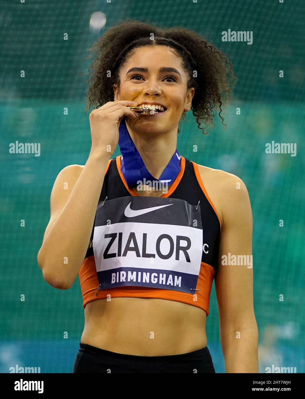 Laura Zialor celebrates with the gold medal after winning the Women's ...