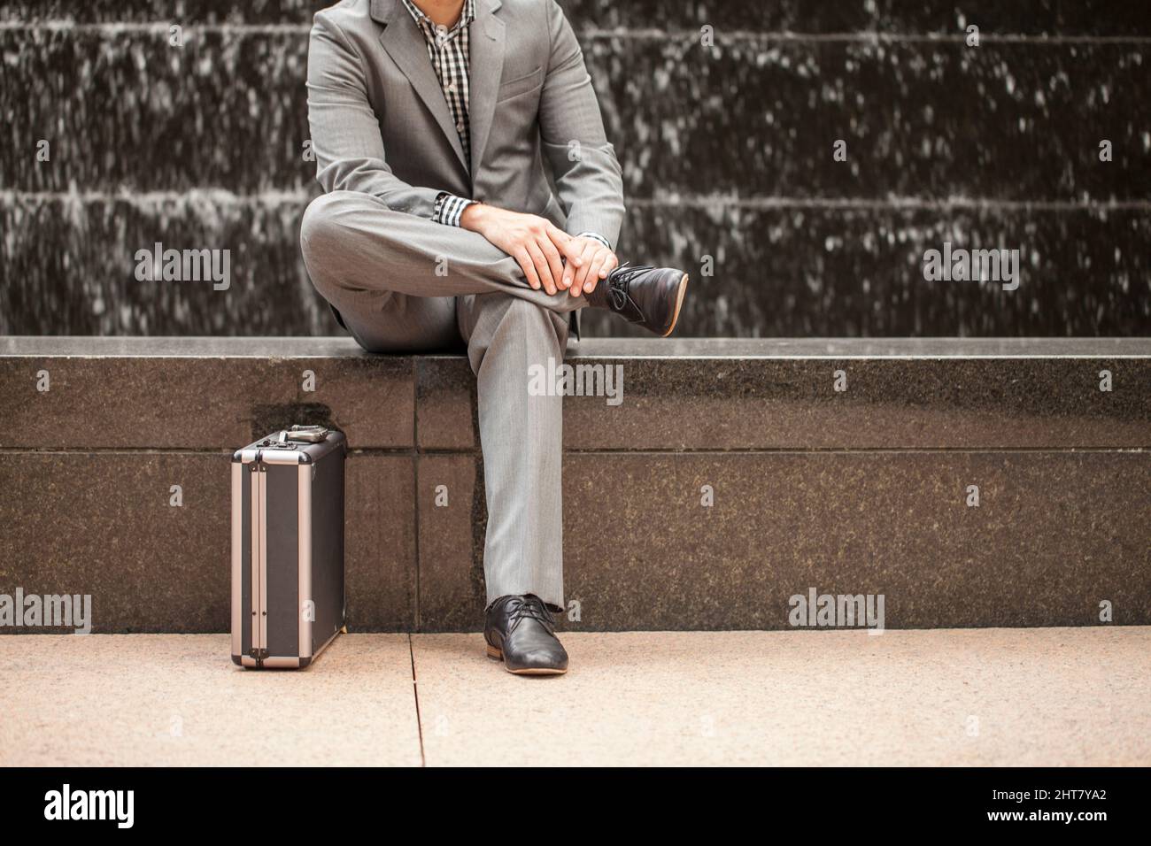Man in suit sitting down hi-res stock photography and images - Alamy