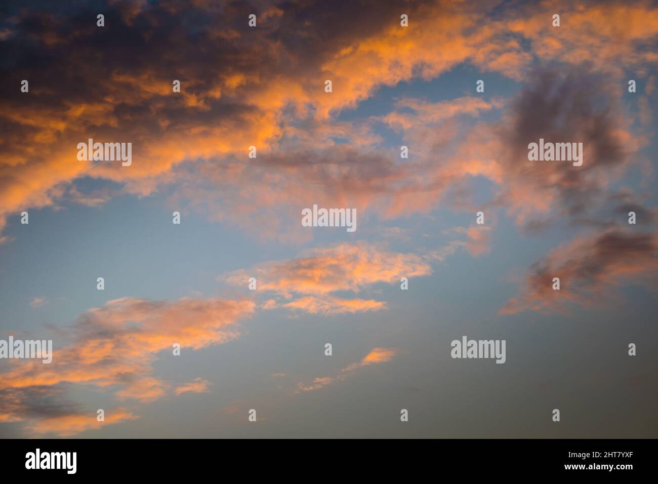 Red sky with clouds hi-res stock photography and images - Alamy