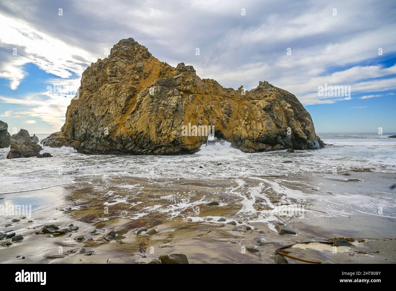 Keyhole Rock at Pfeiffer Beach in Big Sur Stock Photo - Alamy