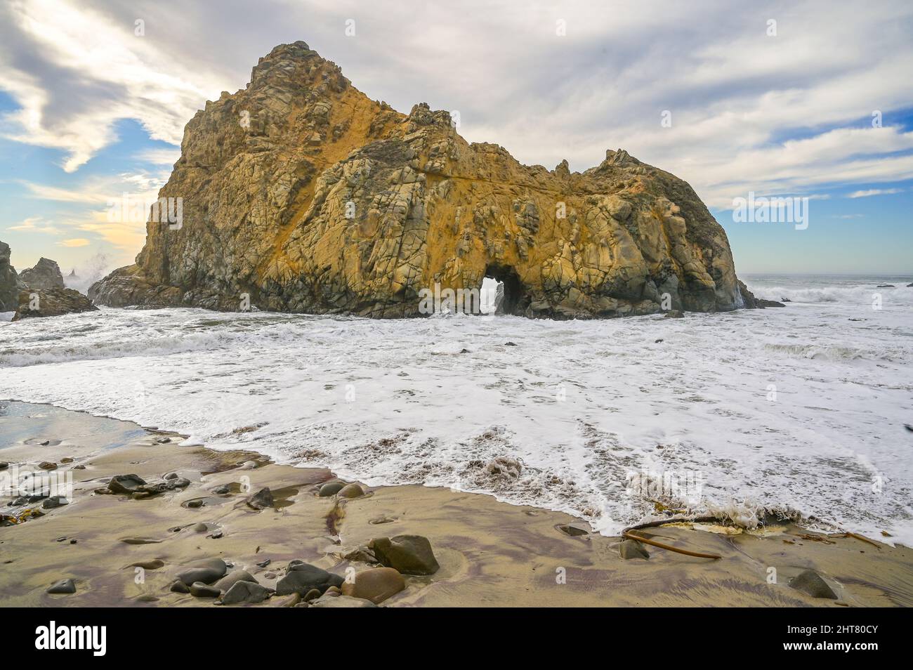 Keyhole Rock at Pfeiffer Beach in Big Sur Stock Photo - Alamy