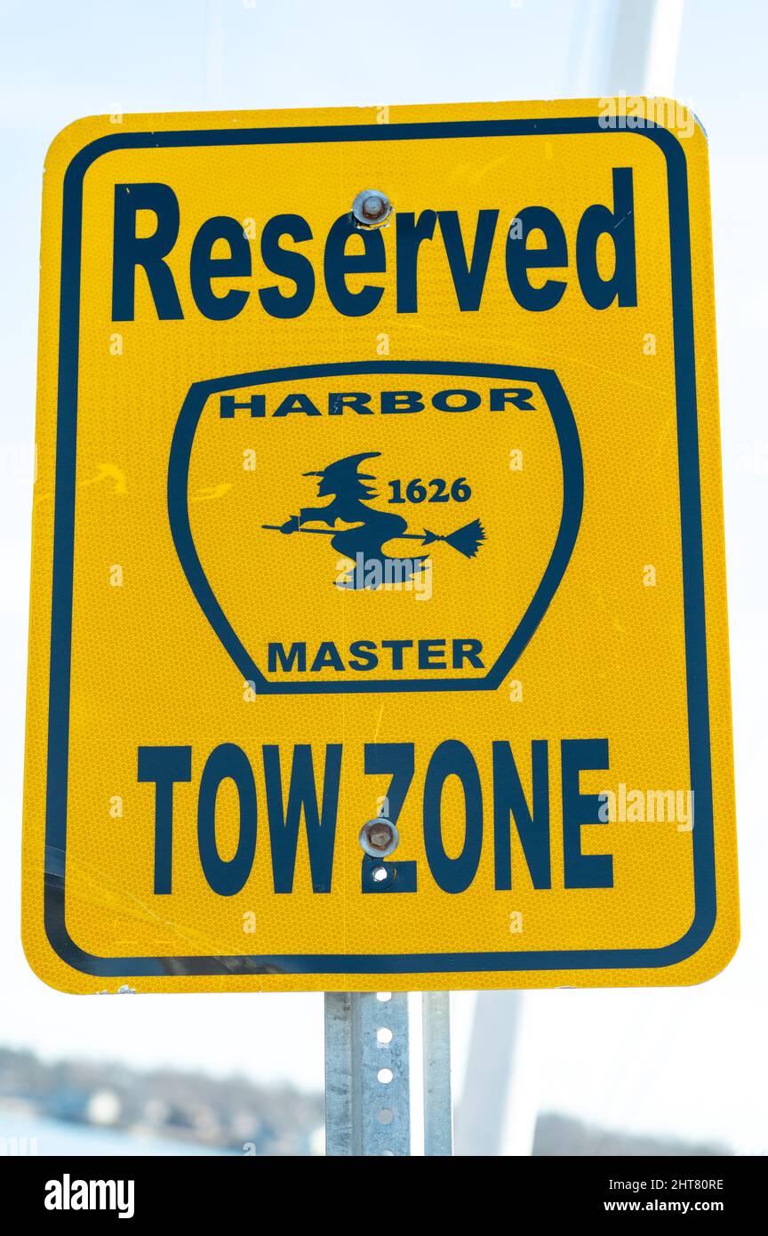 Reserved Tow Zone sign Stock Photo - Alamy