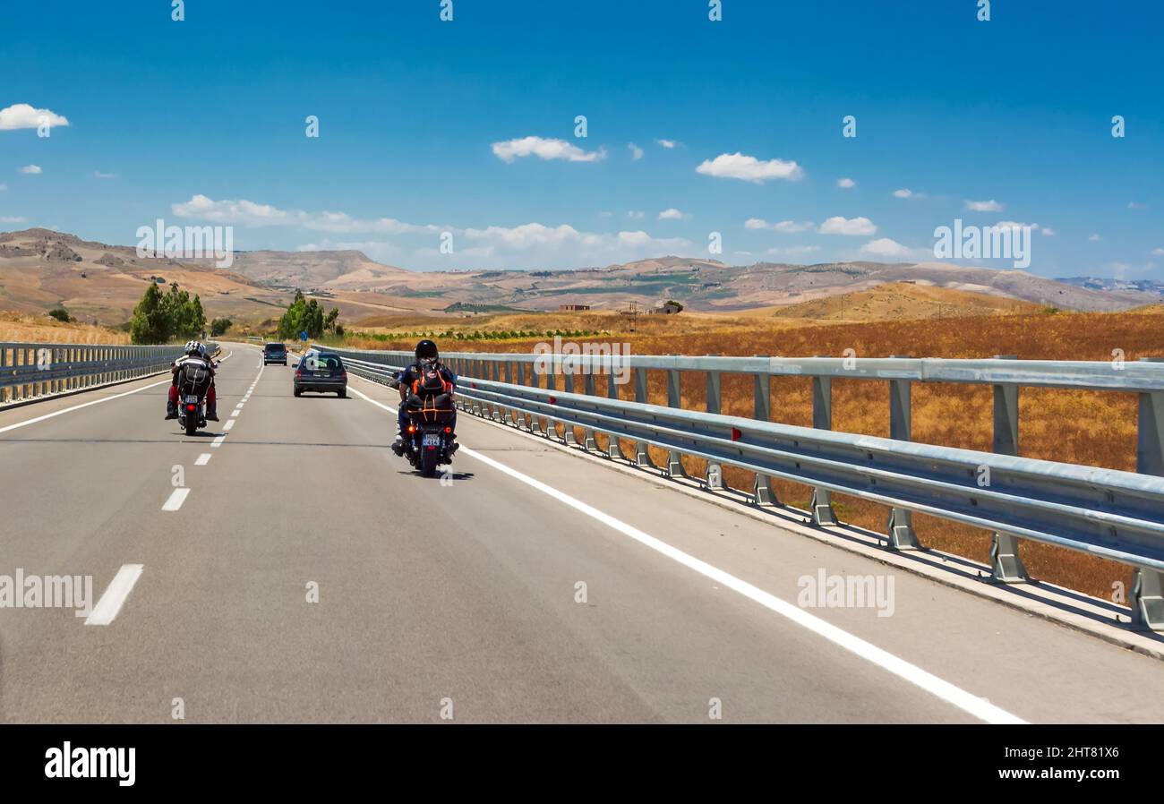 Harley davidson motorcycle tour hi-res stock photography and images - Alamy