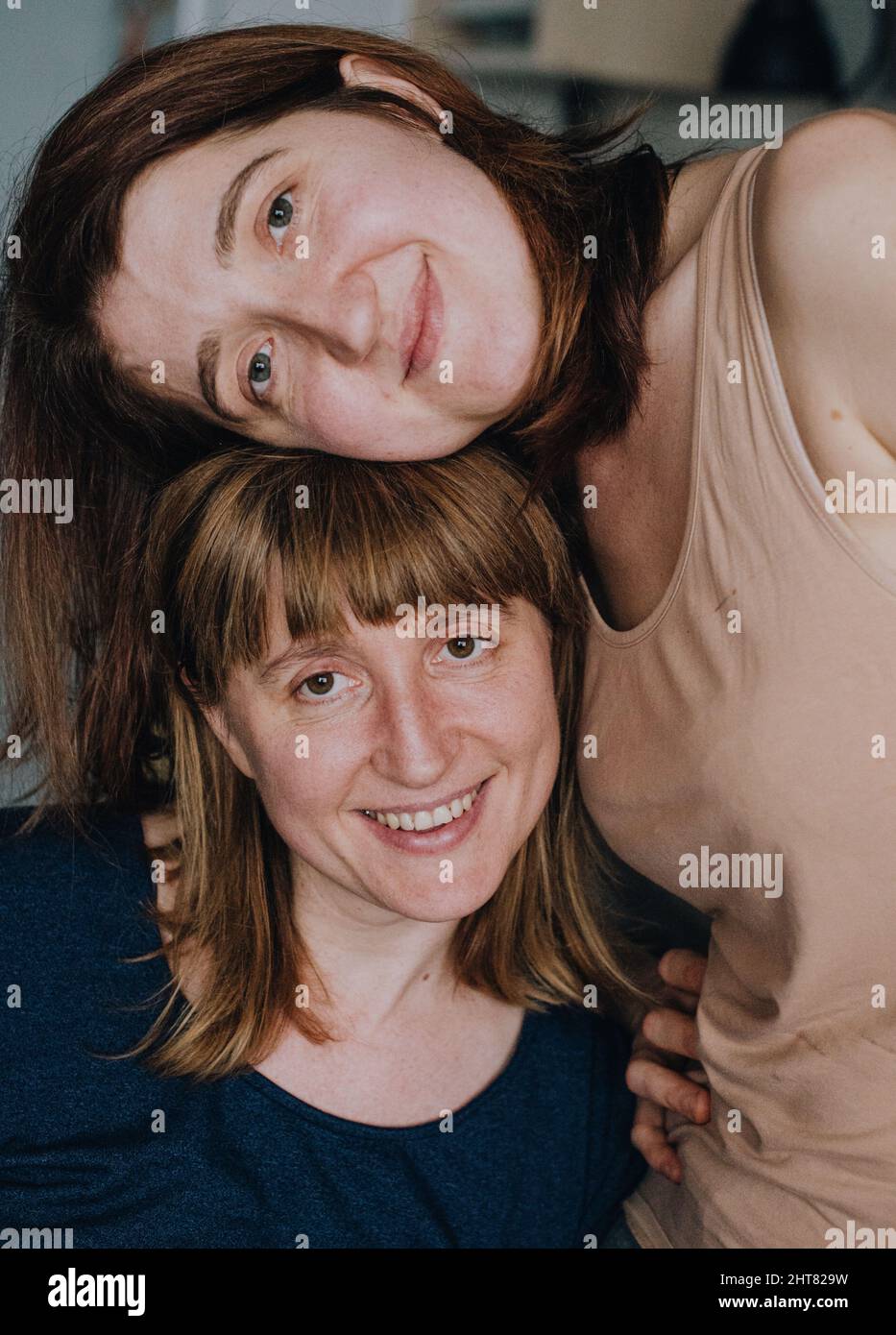 Women sisters hug hi-res stock photography and images - Alamy