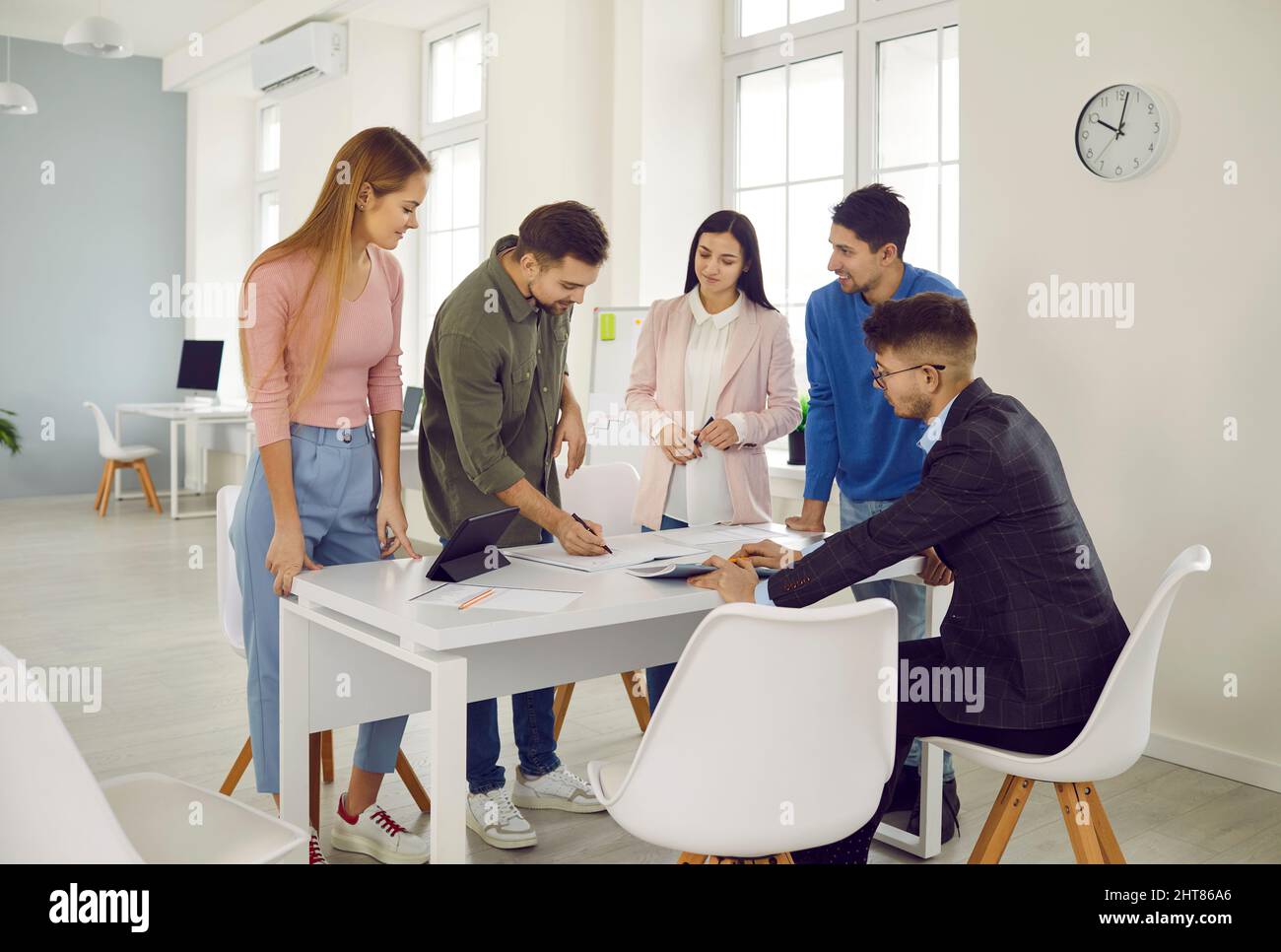 Collaboration office hi-res stock photography and images - Alamy