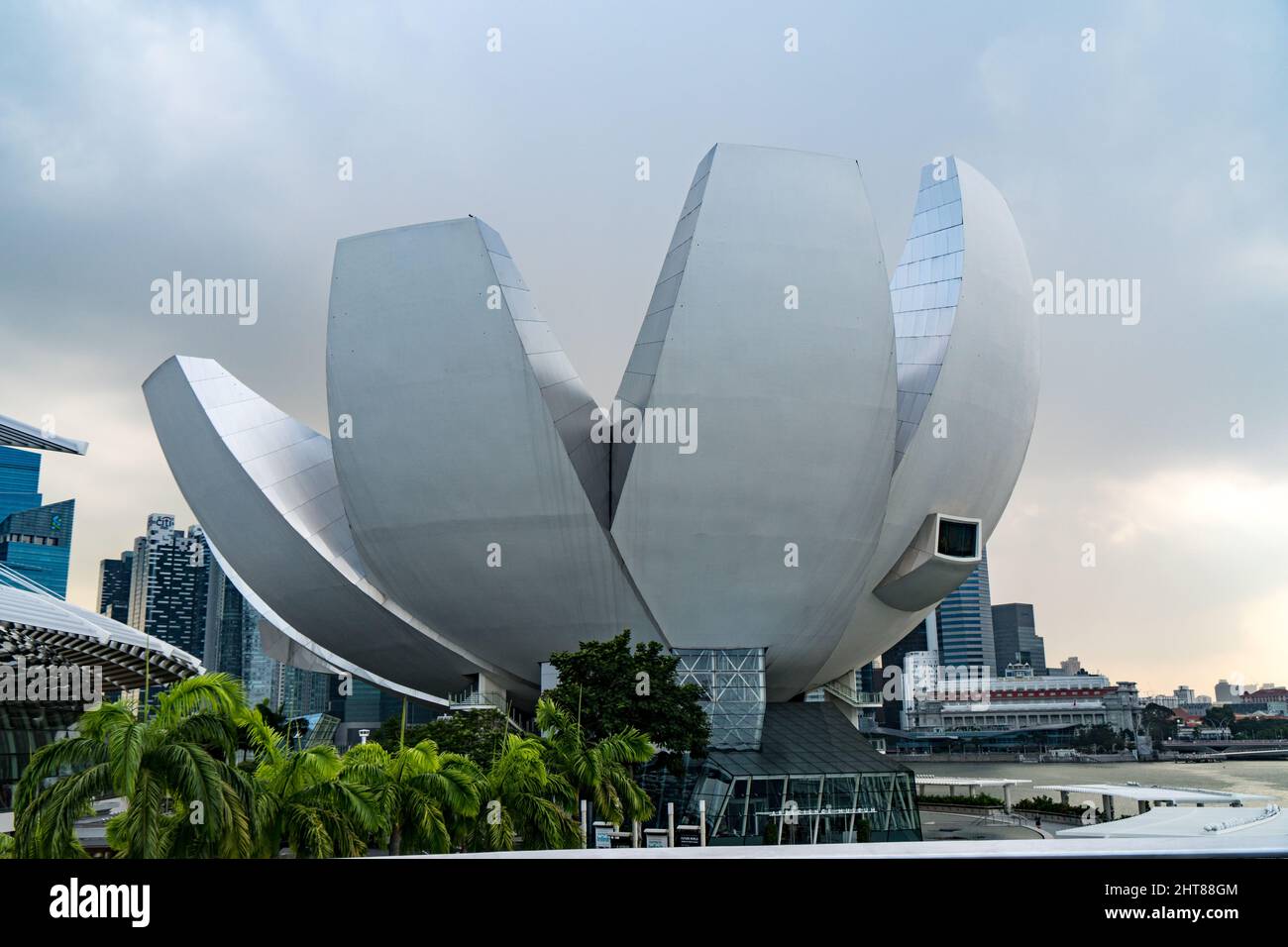Marina Bay Sands Resort Hotel and The ArtScience Musuem in Singapore ...