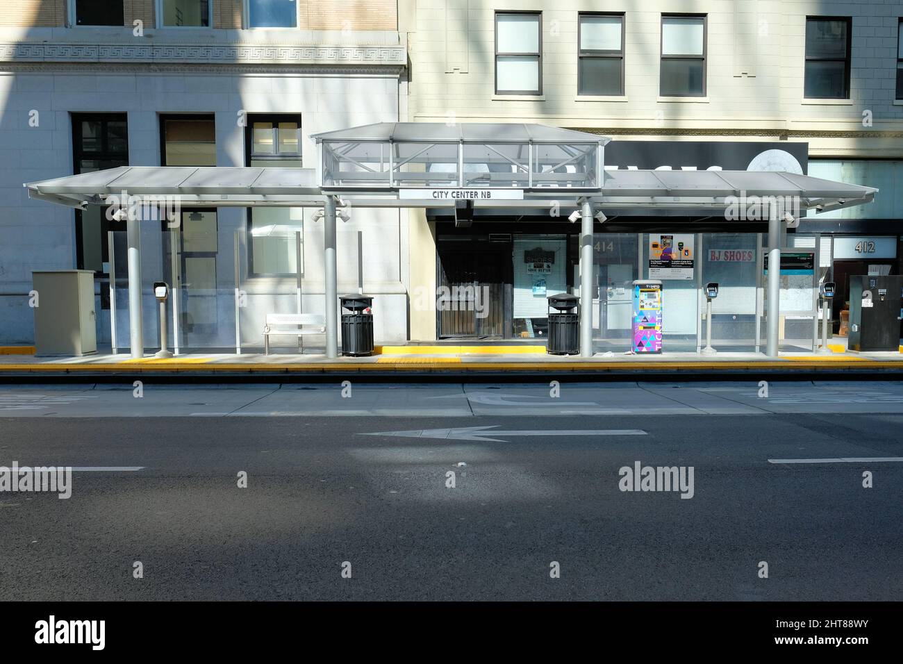 The AC Transit bus stop on 12th Street in downtown Oakland, California ...