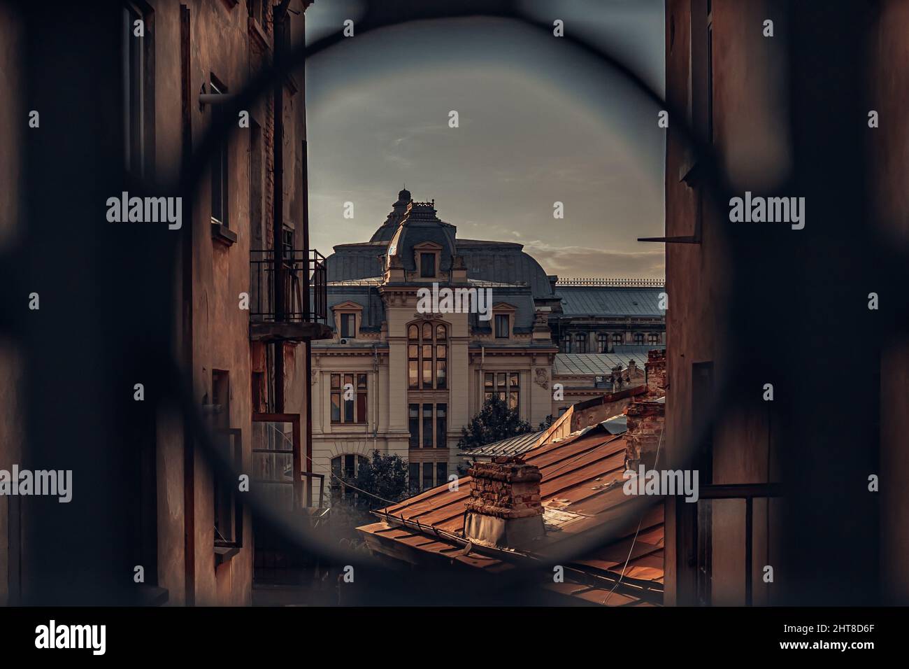 Bright daylight building hi-res stock photography and images - Alamy