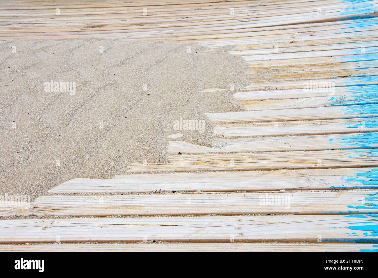 Sand on planked wood. Summer background with copy space. top view Stock ...