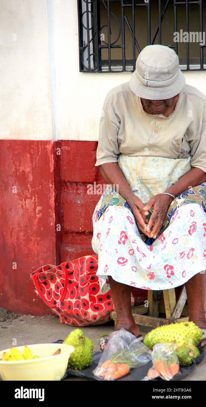 Caribbean female vendor selling her goods to tourist outside Stock ...