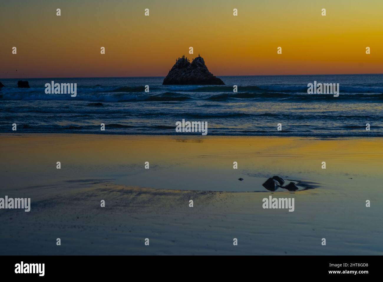 Beautiful view of an ocean with sunset Stock Photo - Alamy